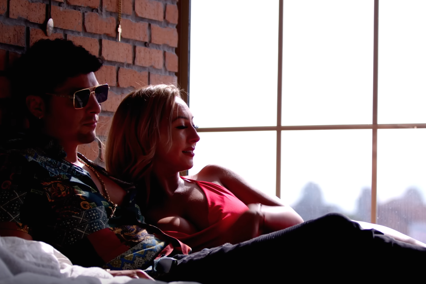 B Mendez - Trago Lo (Official Music Video) - Music